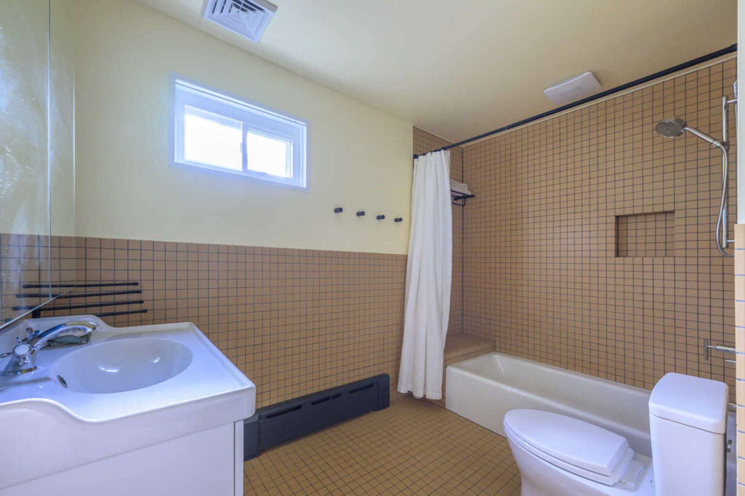 Red Hook Ranch Retreat - Rouse + Co Real Estate